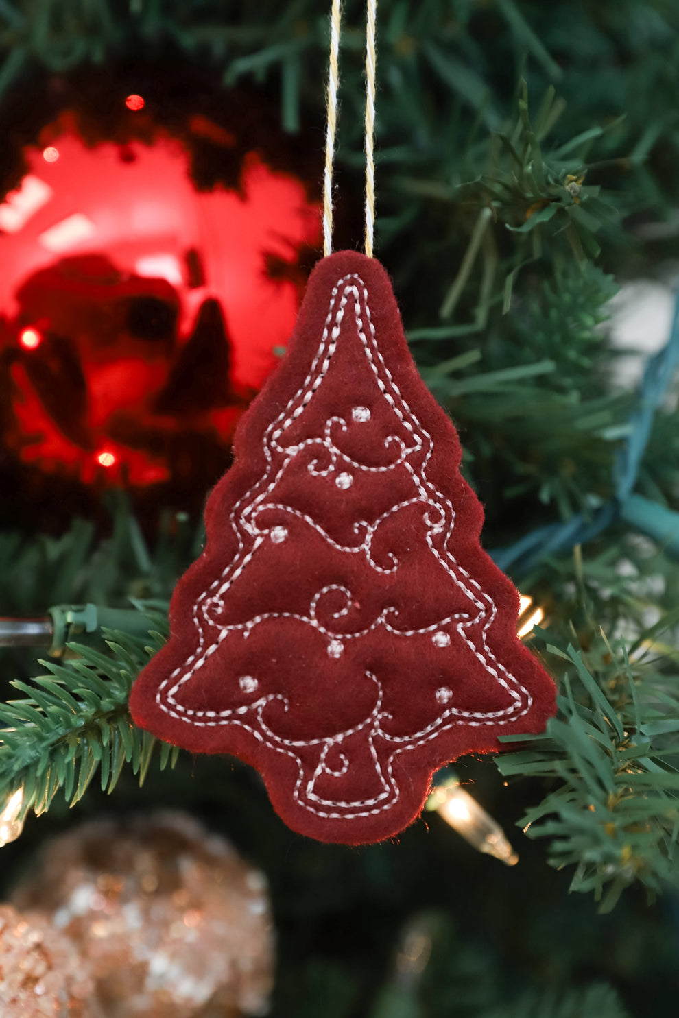 Oh! Stitchmas Tree Demo December 2025 – Leabu Sewing Center