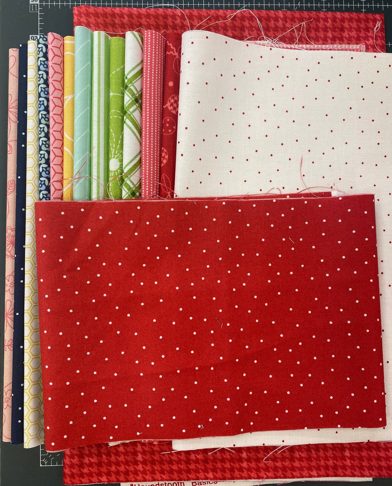 Kimberbell Confetti Table Topper Fabric Kit – Leabu Sewing Center